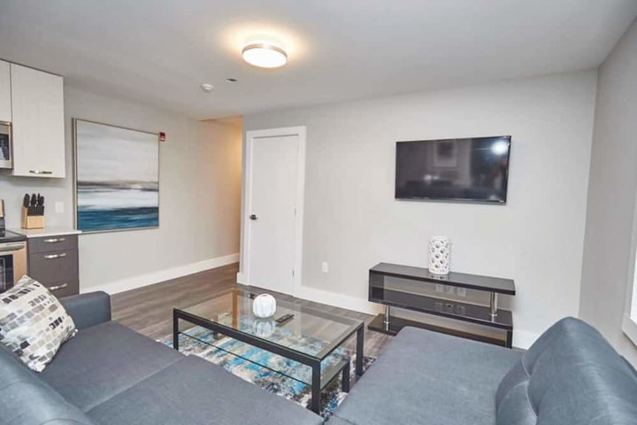 This Condo Is Perfect For Families, Friend Groups And Couples. - Niagara Falls