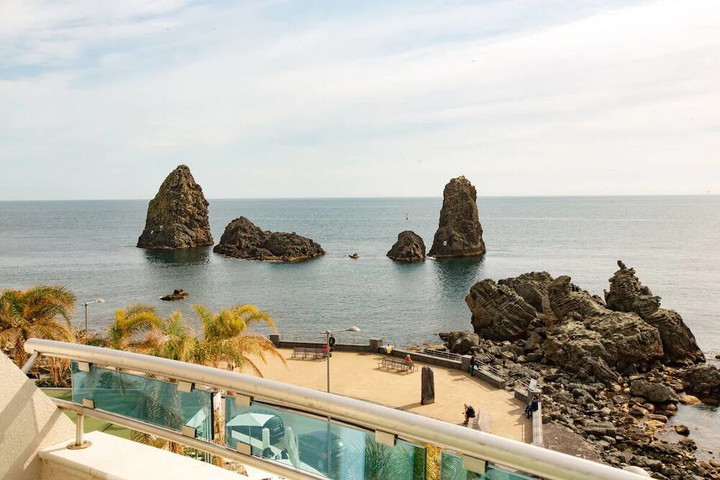 Stylish Bedroom Steps From Acitrezza Beach  Enjoy Stunning Sunrises - Aci Castello