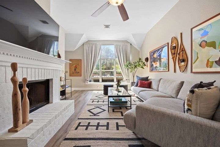 Eclipse · Artist Retreat @ Cypress Creek | Hotub | Sleeps 9 - Cedar Park, TX