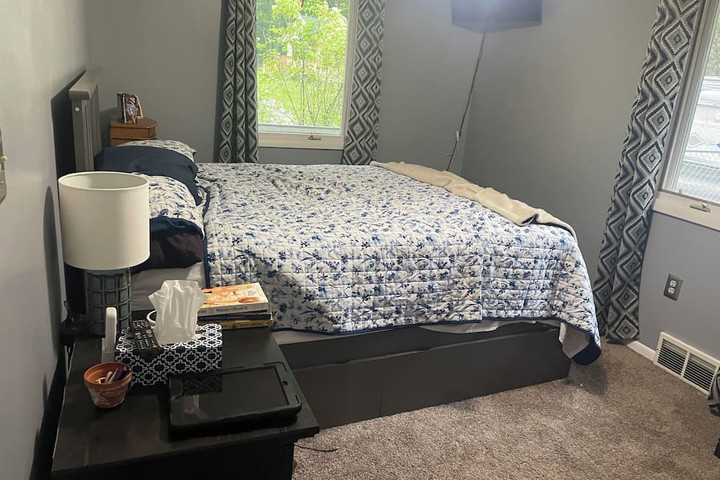 Cozy Bungalow In Marquette W/ Hot Tub. Minutes From Lake Superior And Downtown. - Marquette, MI