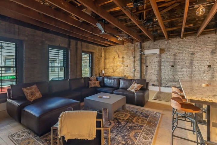 Historic Loft In The Heart Of Downtown Morganton - Morganton, NC