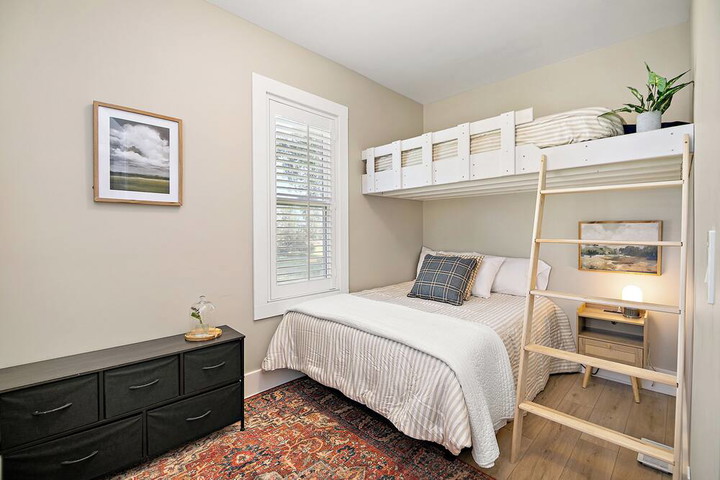 The Farmhouse At Locavore Farm 32-acre Prairie, Pond & Farm-to-table Stay - Lowell, IN