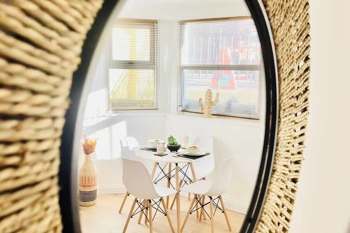 Hamilton House: Charming Apartment Near Portsmouth Beach - Havant