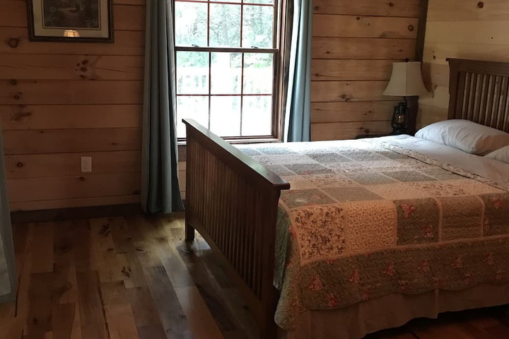 Private 2 Bedroom Cabin With Large Covered Deck - Ohio