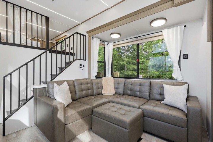 The Chestnut- Smoky Mountains Tiny House W/ Hot Tub & Lake - Maryville, TN