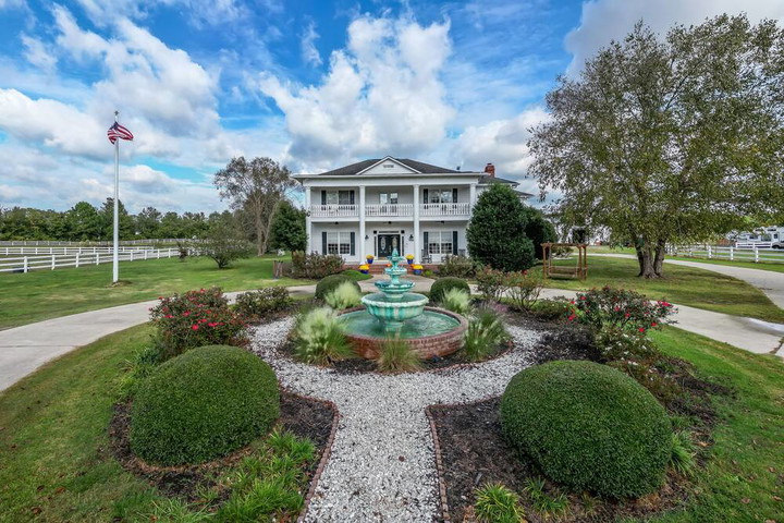 Parkton Place, Outdoor Venue With Pavilion, Where You Are Kind Of A Big Deal! - North Carolina