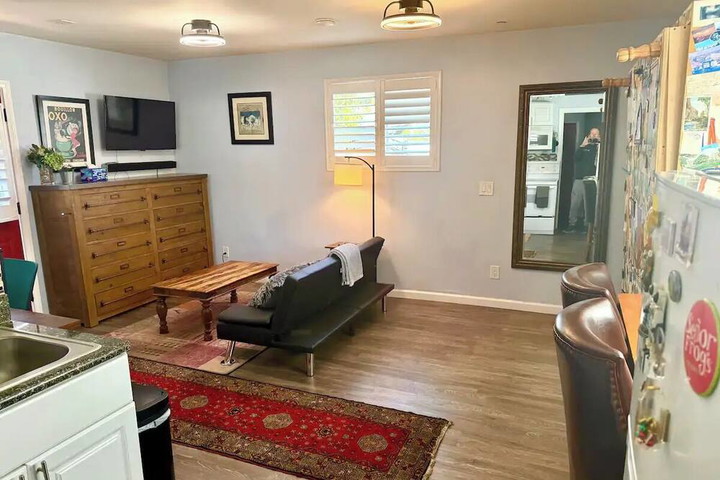 Charming Guest House Cottage In Soothing Los Angeles Perfect For Your Getaway - Los Angeles