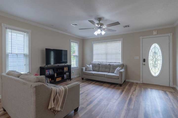 Goldfinch Guesthouse: Charming Family Home Near Lake & Downtown Claremore - Oklahoma