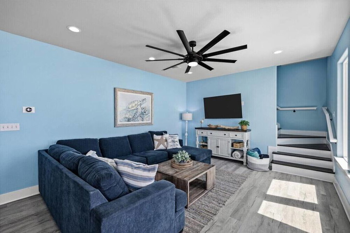 Fishy Business| Beach Front Oasis!  Sleeps 20! - Crystal Beach, TX