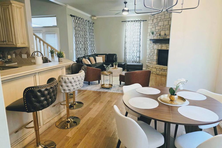 Stylish 3br Retreat + Office And Private Pool In Edmond - Edmond, OK