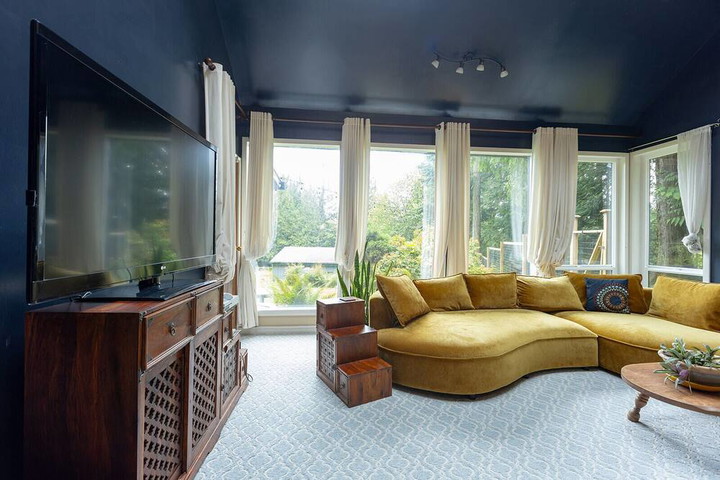 Rustic & Serene Forest 4 Bedroom Home - West Coast Retreat - Sidney