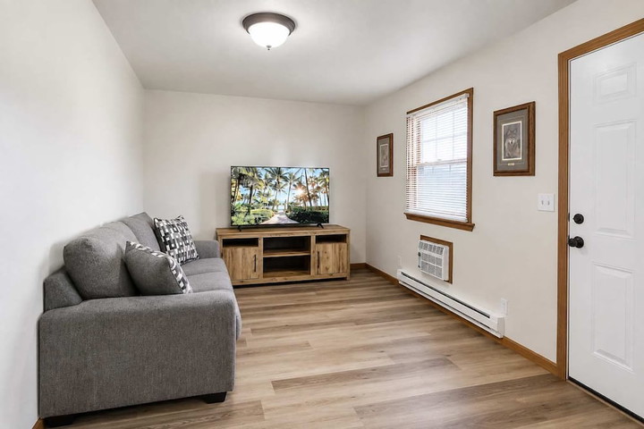 1 Bed 1 Bath Apartment 201-d - Wisconsin