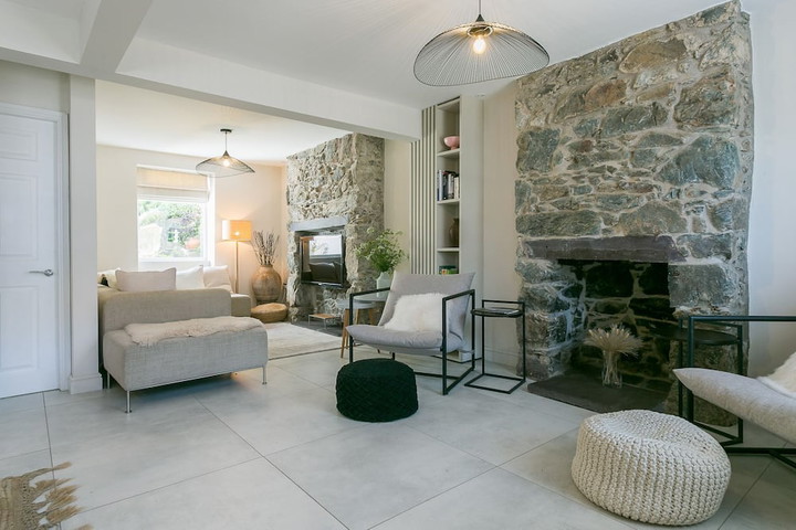 Hendre - Sleeps 8 Guests  In 4 Bedrooms - Bangor, UK