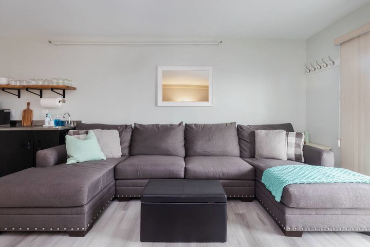 Renovated Studio - 2 Queen Beds - Walk To Beach - Kitchenette - Parking - Hampton Beach, NH