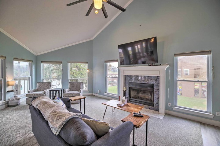 Maison Au Bord De La Rivière San Jacinto Avec Emplacement Pour Bateau ! - Baytown, TX