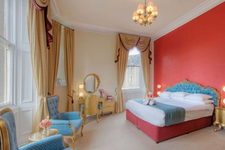 Peaceful Retreat In Inverness: Elegant Room Amidst Lush Historical Gardens - Nairn