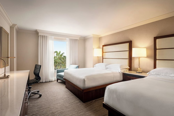 Thoughtfully Prepared For Your Best Stay Yet! 3 Units, Pool, Free Parking! - Naples, FL