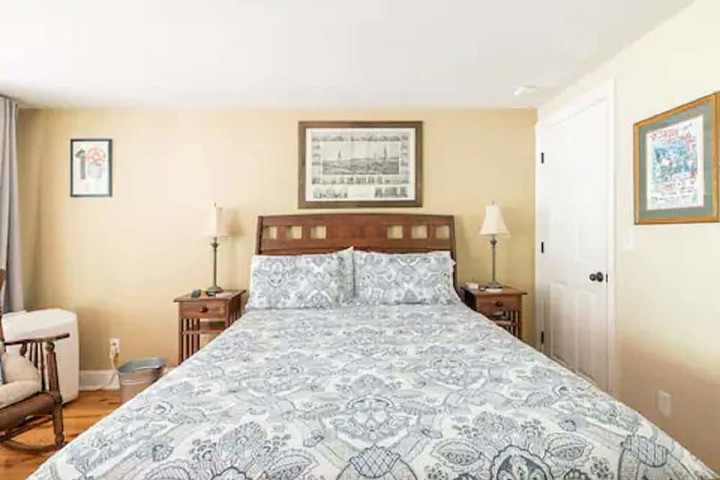 Private Master Bed/bath With Separate Entrance And Porch. - Grass Valley, CA