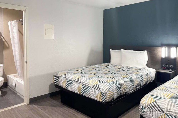 Irving Studio W/ Kitchen & Free Parking | Near Grapevine Mills - 4.3 Miles - Grapevine, TX