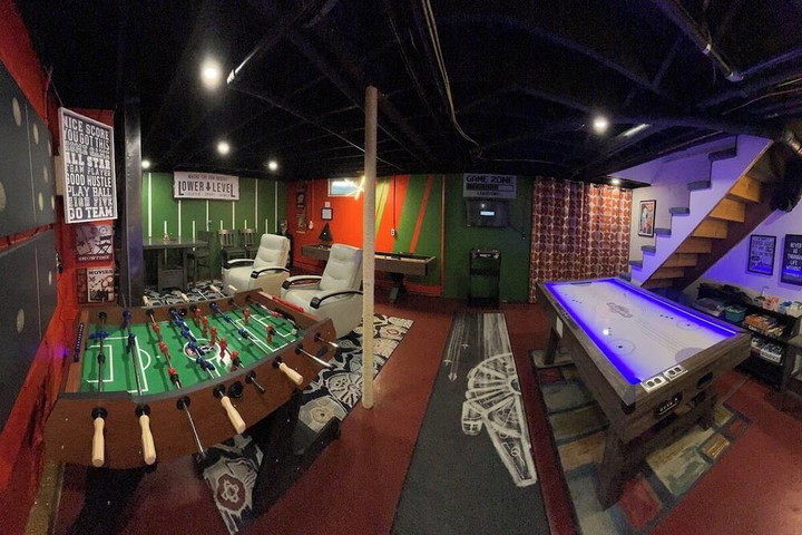 Luxury Riverfront Sanctuary - Big Rapids, MI