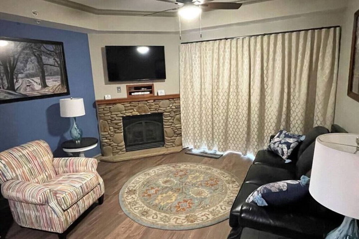 Riverside Condo W/ Deck - Pigeon Forge, TN