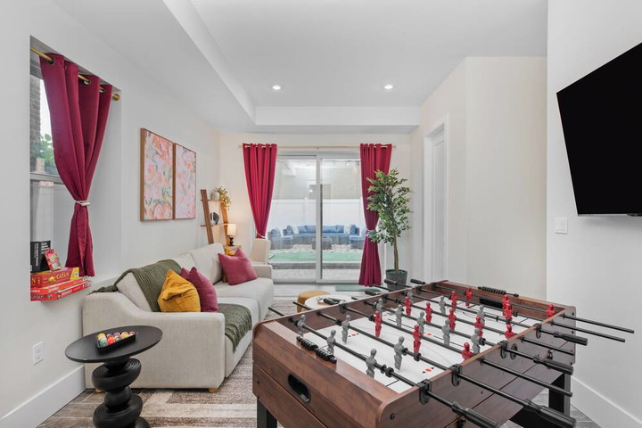 New! 3br/2.5 Bath/15min-nyc /5min-path Train, Yard, Gameroom, Parking- Sleeps 12 - Jersey City, NJ