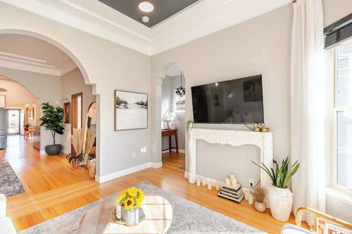 Charming Victorian Retreat 4bd-2bt-1 Off Street Parking. - Oakland, CA