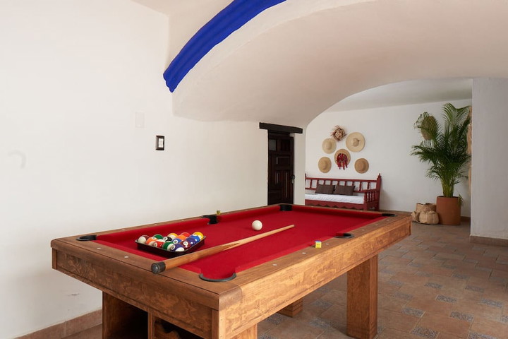 Incredible Luxury House With 6 Bedrooms, Billiards And Design Features - Mexico City