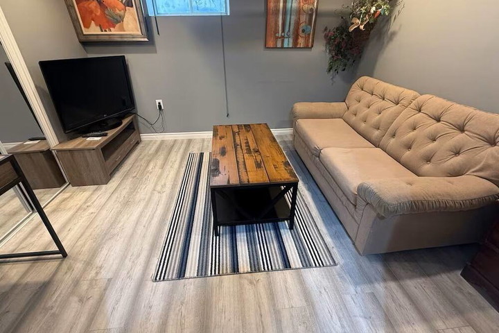 Cozy 2-bedroom Basement In Peterborough - Peterborough, ON, Canadà