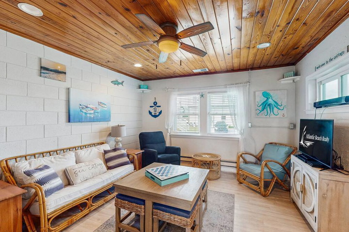 By The Sea: Dog-friendly, Close To The Beach And Local Attractions - Atlantic Beach, NC