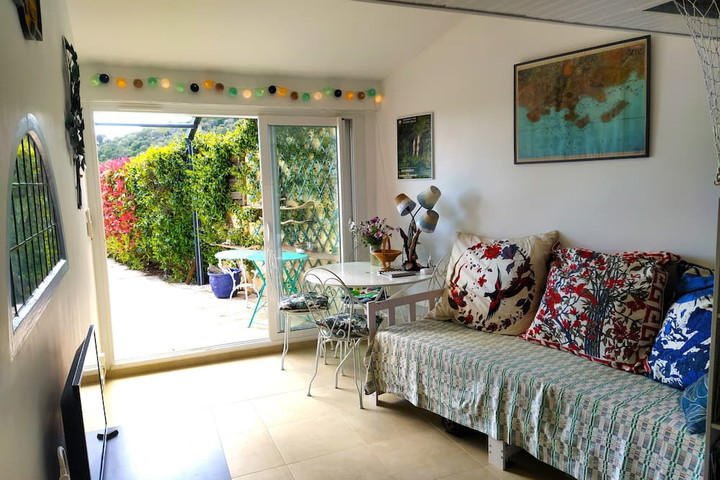 Mazet Avec Grande Terrasse Et Jardin Vue Mer, Animaux Acceptés. Piscine, Tennis - Cogolin