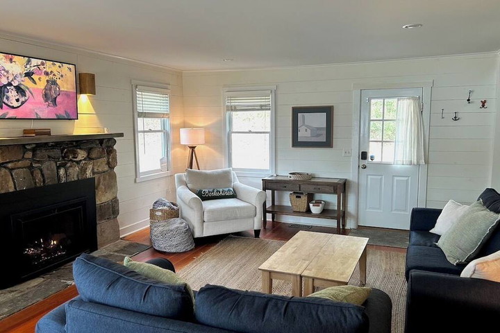 Lake Buel Waterfront: With Sparkling Views, Fire Pit And Kayaks! - The Berkshires, MA