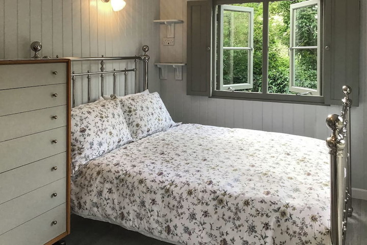 Fig Tree Shepherds Hut - Bridport