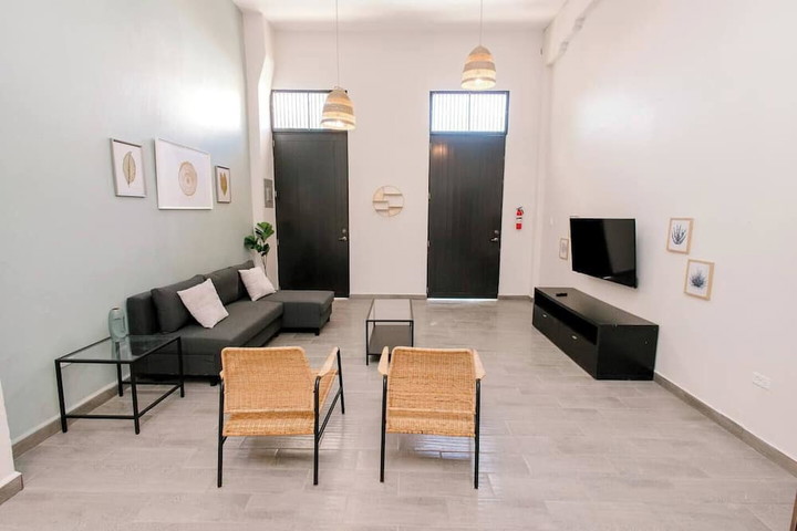 Casa Colonial / Sleeps 2 / Walk To Beach (1 Min.) - Aguadilla