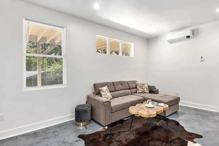 Cozy 1-bedroom Apartment Close To Brilliant Downtown Asheville With Wifi, Ac! - Asheville, NC