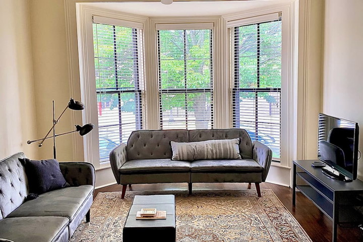 Entire Duplex West 7th, Xcel, And Dt St. Paul Sleeps 8 Off Street Parking! - Saint Paul, MN