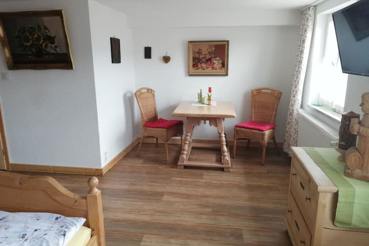 Double Room-deluxe-private Bathroom-countryside View-sonnenblumenzimmer - Bavaria