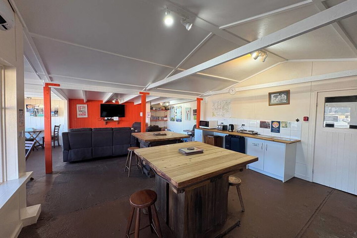 Pod 3 At Flat Hills Cafe And Tourist Park: Queen Pod (Sleeps 2) - New Zealand