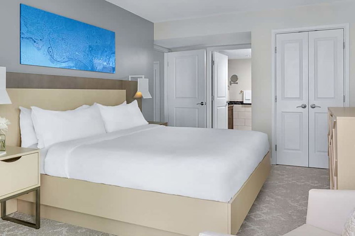 𝐅𝐢𝐧𝐝𝐢𝐧𝐠 𝐌𝐞𝐢𝐥𝐢𝐬 Beautiful Beachfront Crystal Shoresresort+amenities - Marco Island, FL