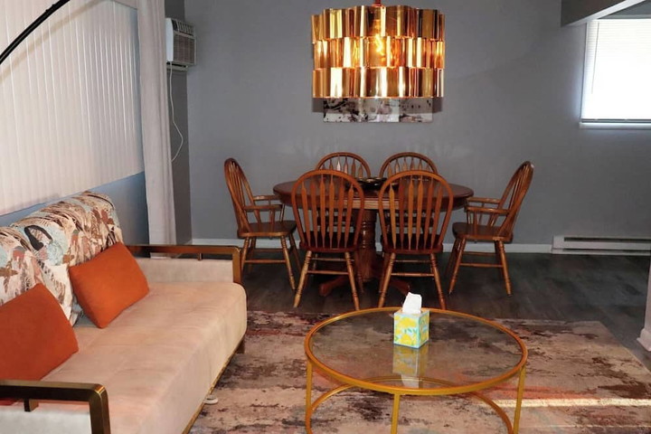 2 Br Stay Mins To Aurora Premium Outlets - Oswego, IL