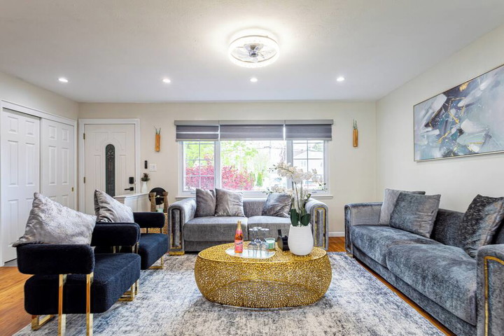 Newly Stunningly Updated 4-bedroom House In Lovely Hicksville With Wifi, Ac. - Huntington, NY