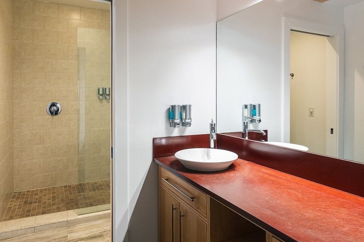 Alpine Adventure Awaits: 2 Comfy Rooms Near Lake Tahoe - Pets Welcome! - Truckee, CA