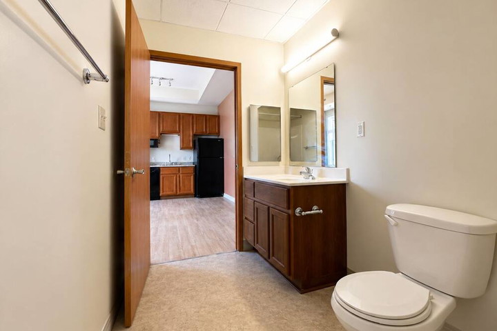 Flash Offer Cozy 1-bedroom Condo In Adorable Minneapolis For 1859/month - Maple Grove, MN