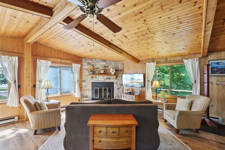 The Dells Lakeside Dream - A Waterfront Property - Wisconsin Dells, WI