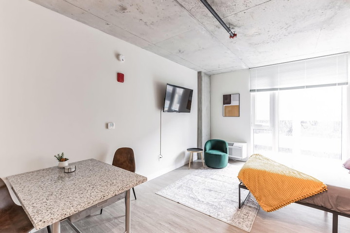 2 Studios Apartment W Prime Location - Cleveland, OH