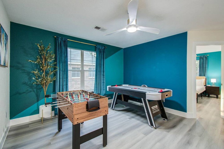 5bd/3ba Stylish Home W Game Room, Backyard,&nbsp;Pool - The Woodlands, TX