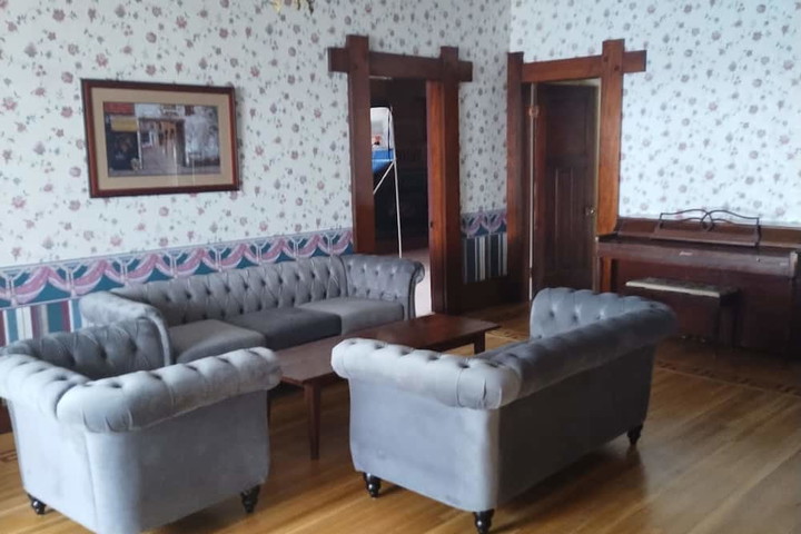 Historic Hideaway. Hiking, Fishing, Swimming At Lake Or River Nearby. Sleeps 25 - Susanville, CA