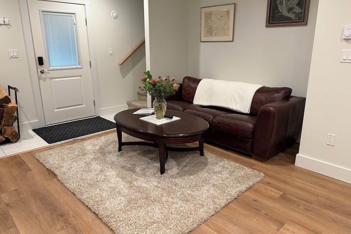 Cozy Two-storey Suite In Maple Bay - Cowichan Bay