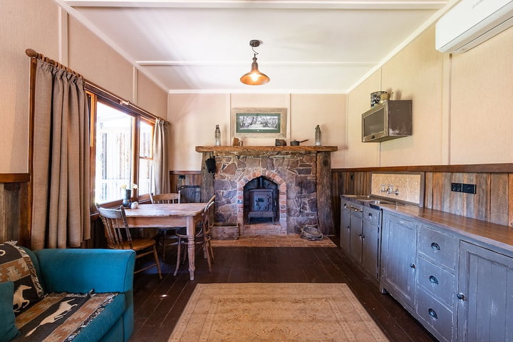 Pioneer Hut - Step Back In Time - Mount Buller