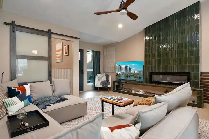 Ivy's Charming 2 Bedroom 2 Bath With Jetted Tub - Tulsa, OK